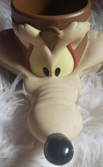 Warner Bros. | Dining | Looney Tunes Vintage Wylie Coyote Mug Cup ...
